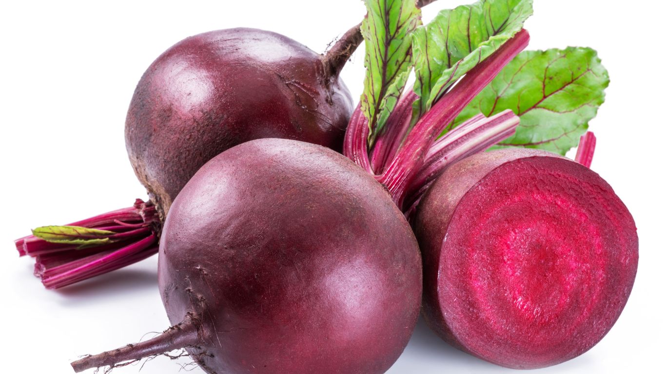 Exploring the Health Benefits and Risks of Beetroot